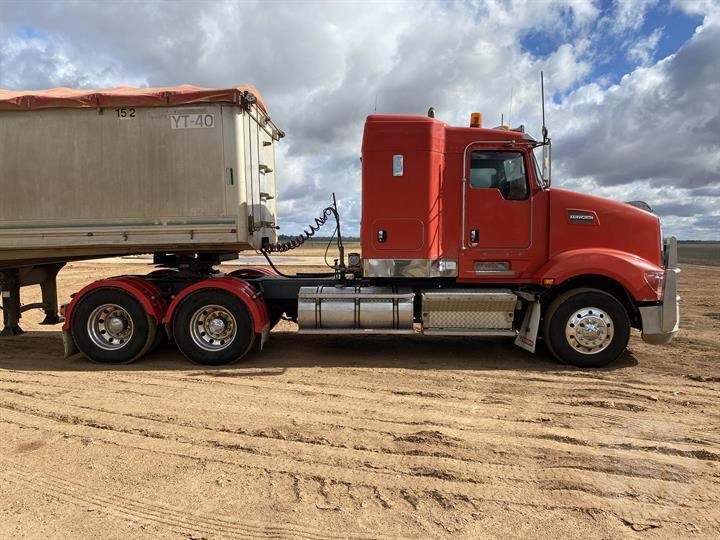 2012 KENWORTH T609 for sale