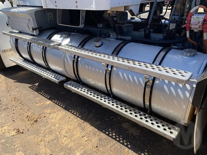 2011 KENWORTH T909 . for sale