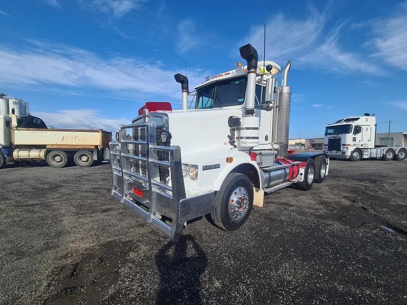 2010 KENWORTH T658 140 GCM DAY CAB for sale