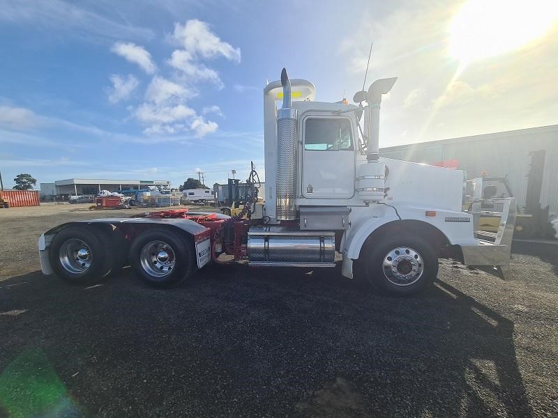2010 KENWORTH T658 140 GCM DAY CAB for sale