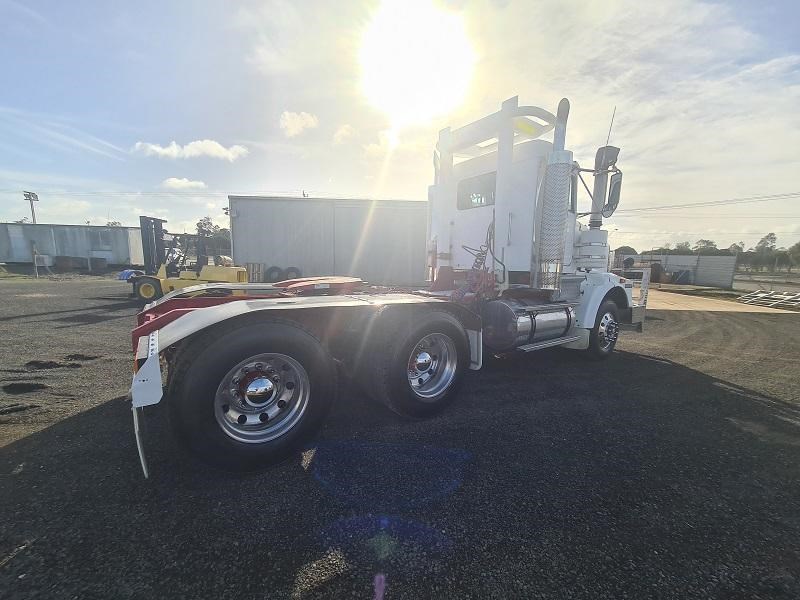 2010 KENWORTH T658 140 GCM DAY CAB for sale