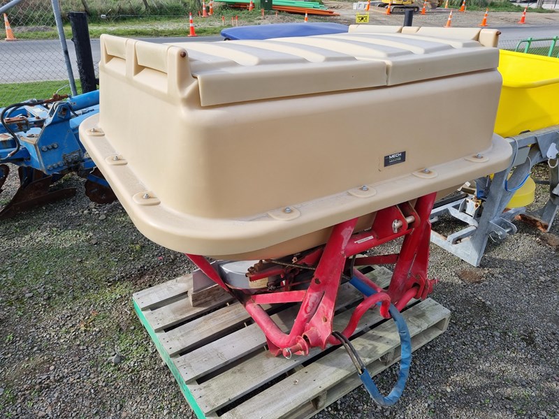 AGUIRRE /FARMCHIEF TWIN SPINNER SPREADER for sale