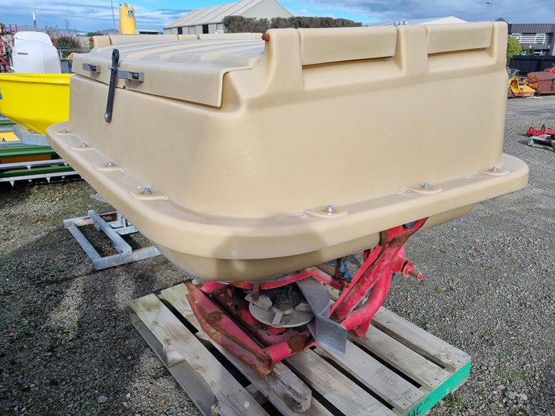 AGUIRRE /FARMCHIEF TWIN SPINNER SPREADER for sale