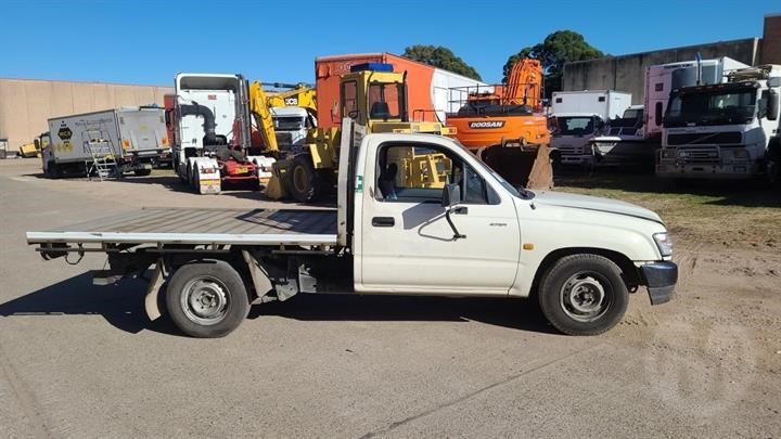 2004 TOYOTA HILUX RZN for sale