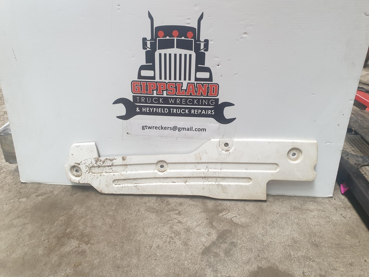 VOLVO FH HEADLIGHT TRIM RH 20507021 VOLVO 20507021 for sale