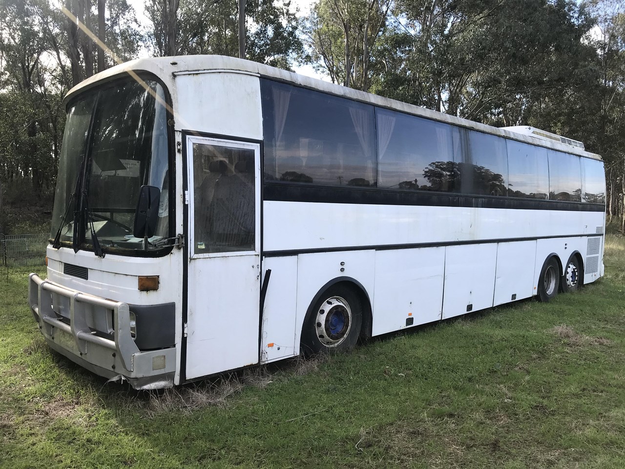 1991 MERCEDES-BENZ 0303/3 TAG AXLE COACH, 1991 MODEL (NON-RUNNER) for sale