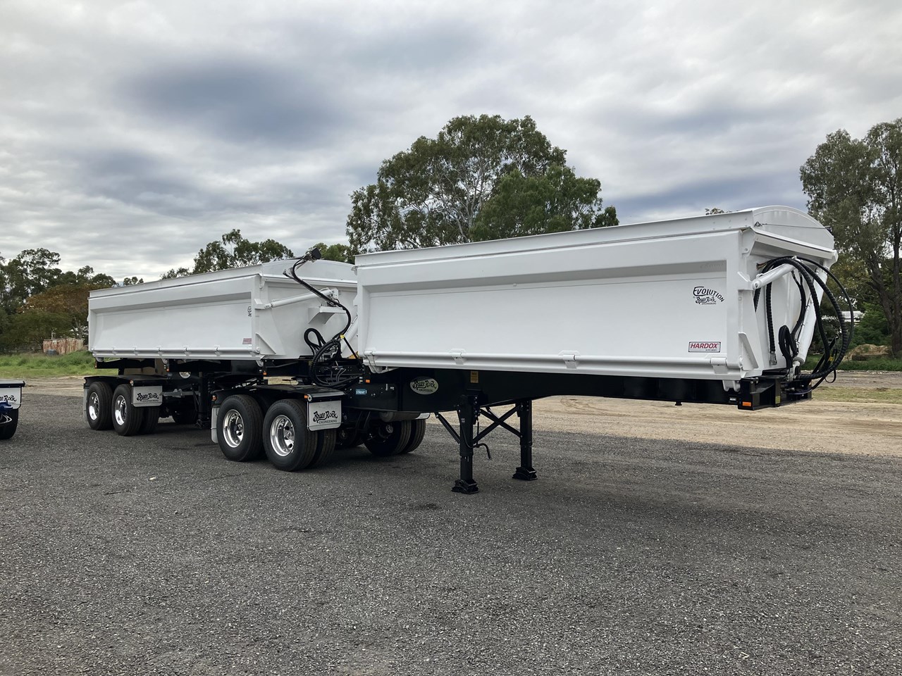 2023 BRUCE ROCK ENGINEERING !9 METER SIDE TIPPER B Double for sale