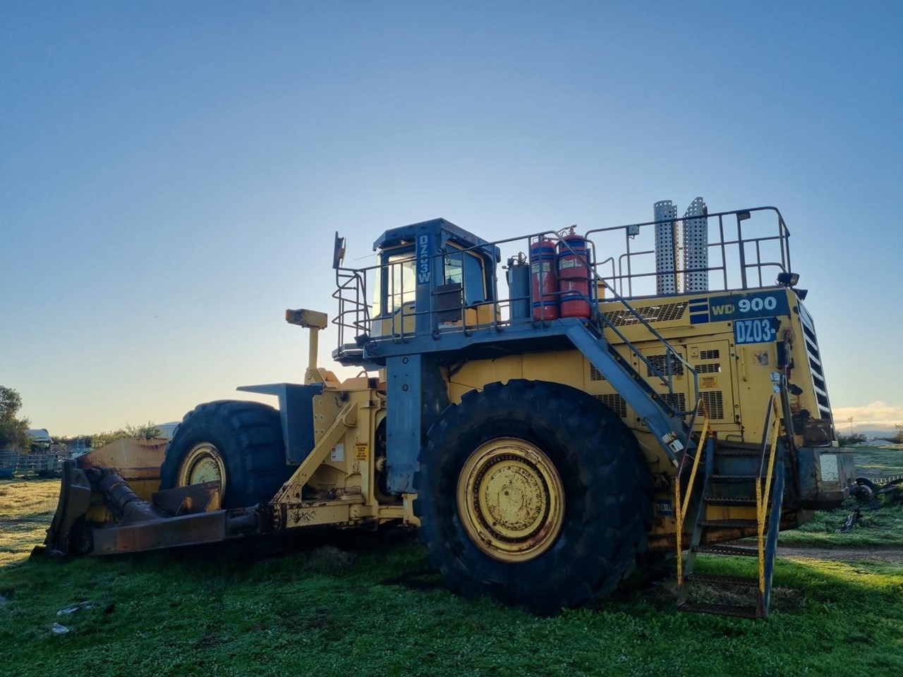 2000 KOMATSU WD900-3 for sale