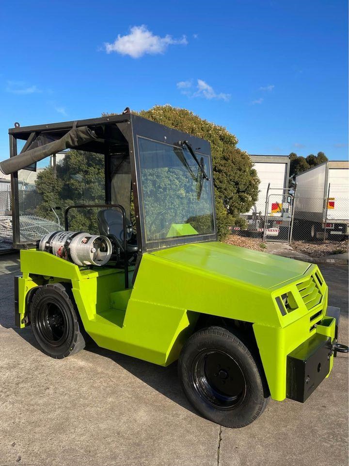 CLARK GT50 AIRCRAFT TUG UNIVERSAL TOW TUG TRACTOR for sale