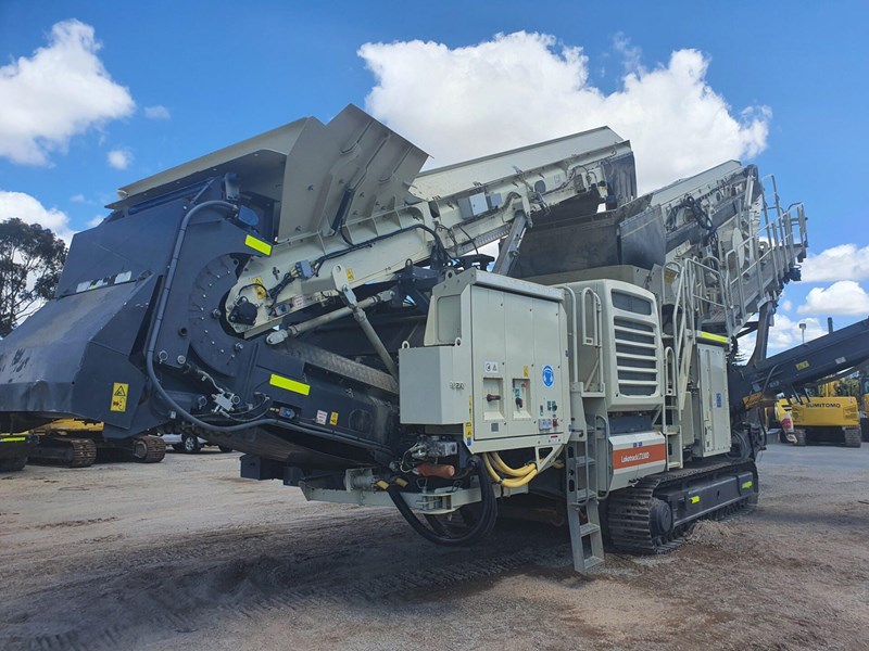 2019 METSO LT330D MOBILE CRUSHING AND SCREENING PLANT for sale