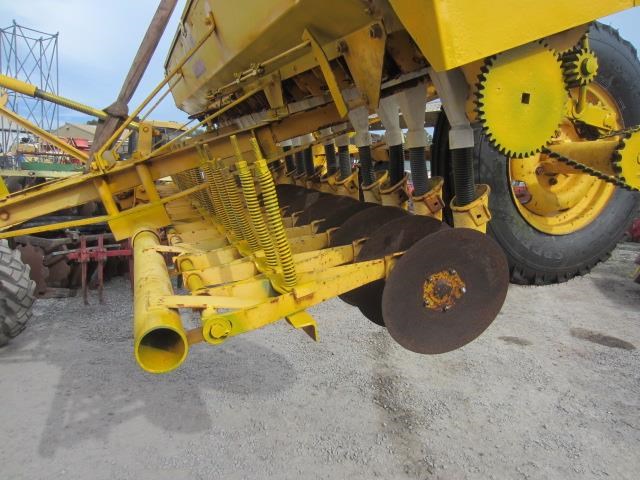 CONNOR SHEA 18 ROW TRAILING DISC SEEDER, SEED & SUPER for sale