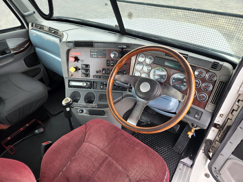 2005 FREIGHTLINER CENTURY CLASS CST120 for sale