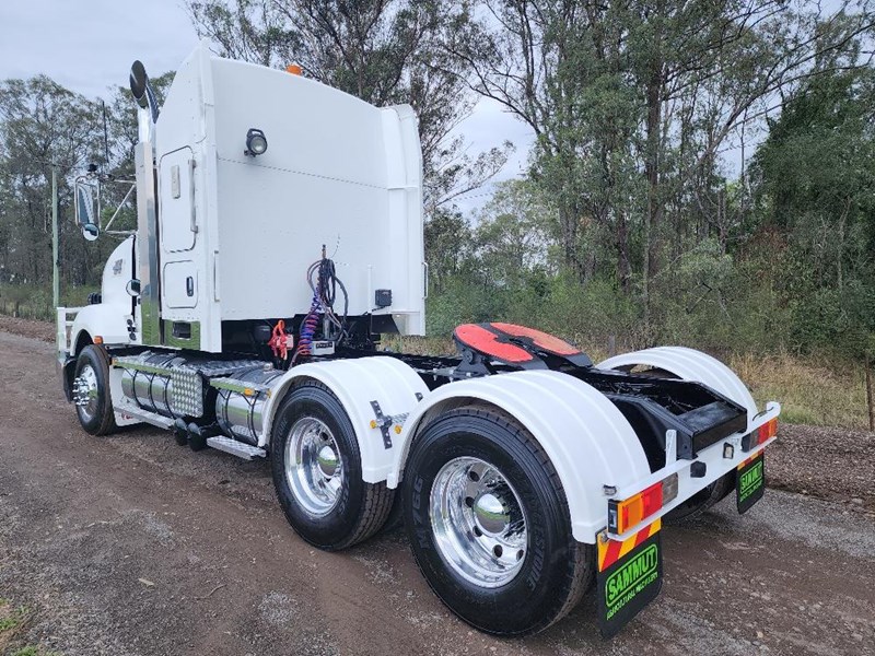 2015 KENWORTH T609 LOW KLMS , ONE OWNER for sale