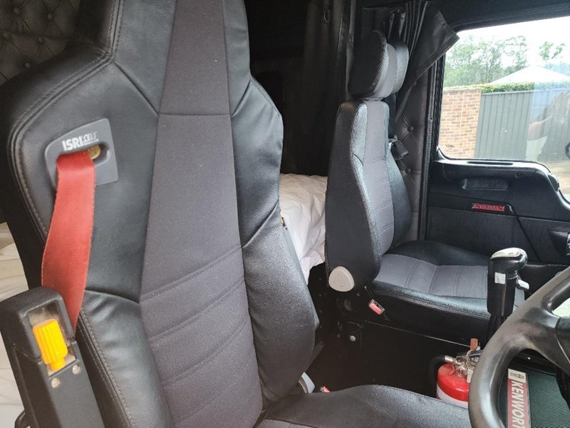 2015 KENWORTH T609 LOW KLMS , ONE OWNER for sale