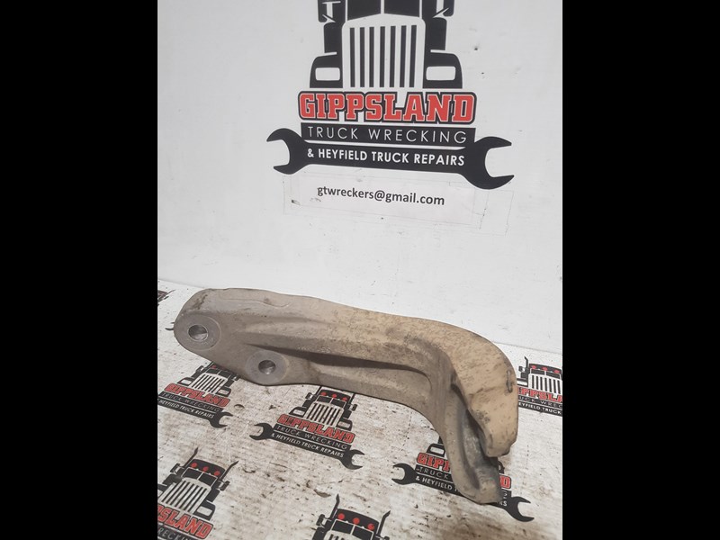 FREIGHTLINER RADIATOR SUPPORT/BRAKET RH 05-30928-000 FREIGHTLINER ...