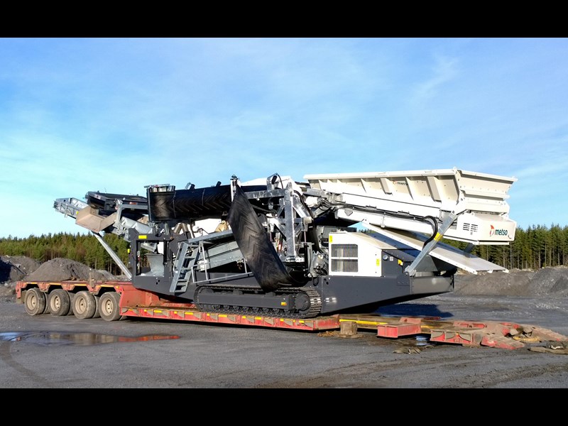 METSO LOKOTRACK® ST2.8 MOBILE SCALPING SCREEN for sale