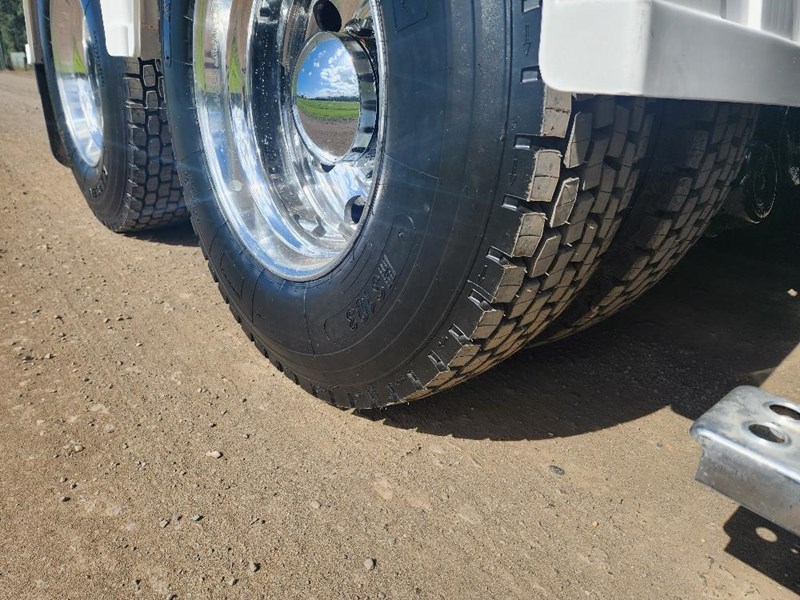 2015 KENWORTH T409 SAR CUMMINS E5 FRESH REBUILD for sale