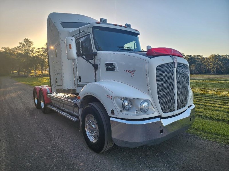 2013 KENWORTH T403 36INCH BUNK 18SP for sale