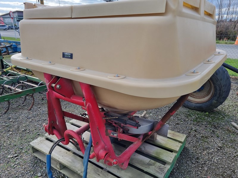 AGUIRRE /FARMCHIEF TWIN SPINNER SPREADER for sale