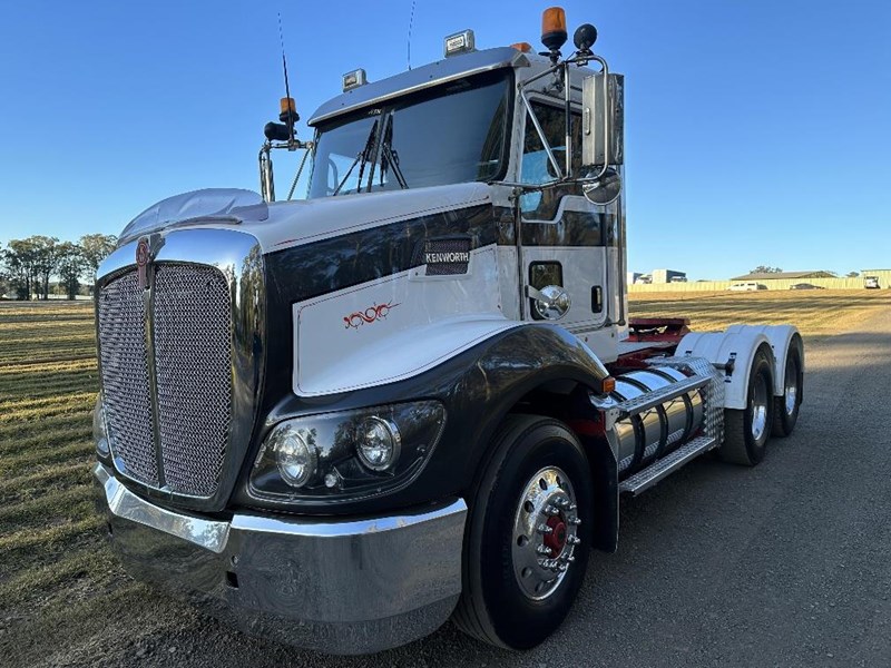 2011 KENWORTH T409 for sale