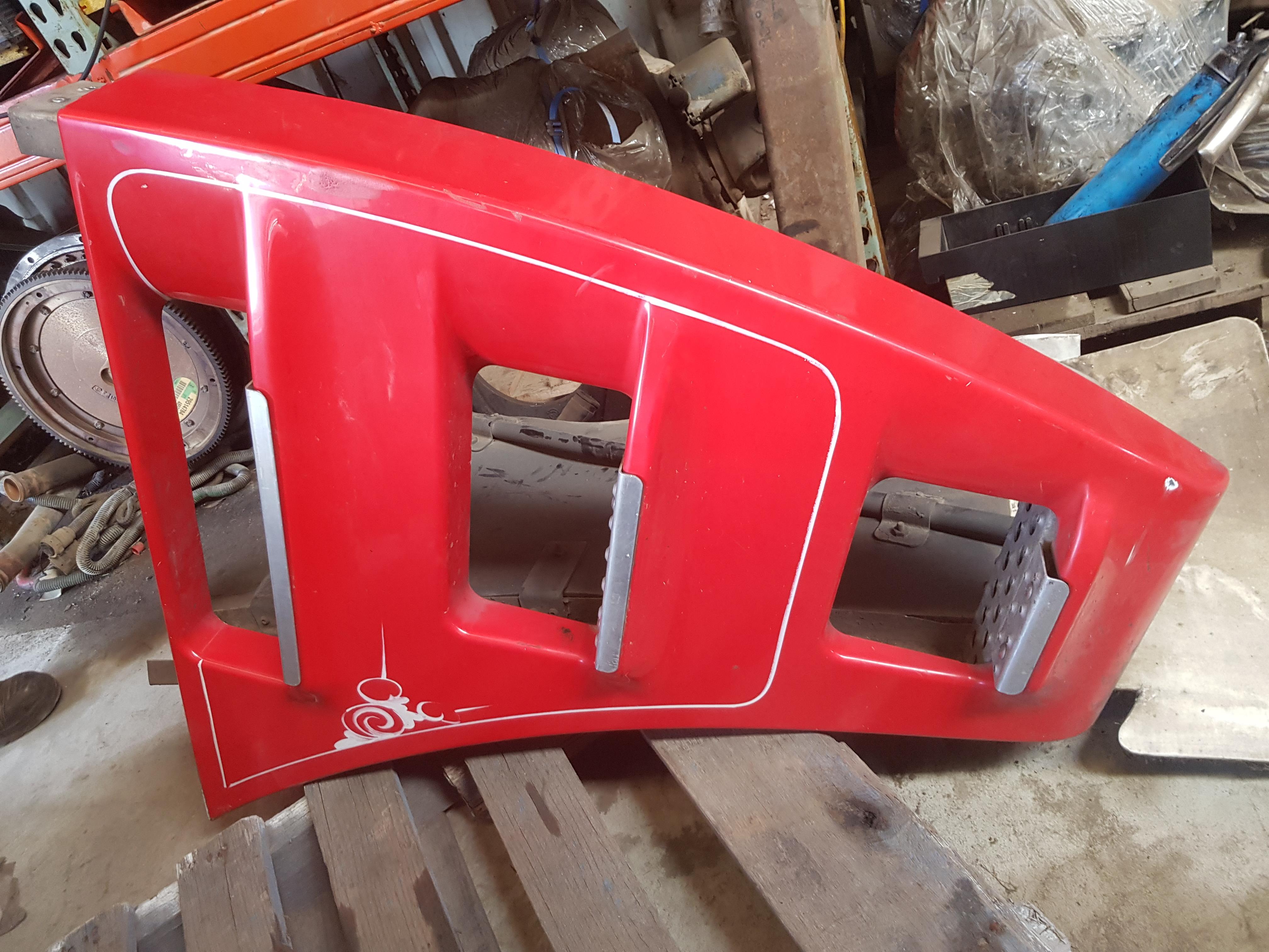 Freightliner Argosy Steps