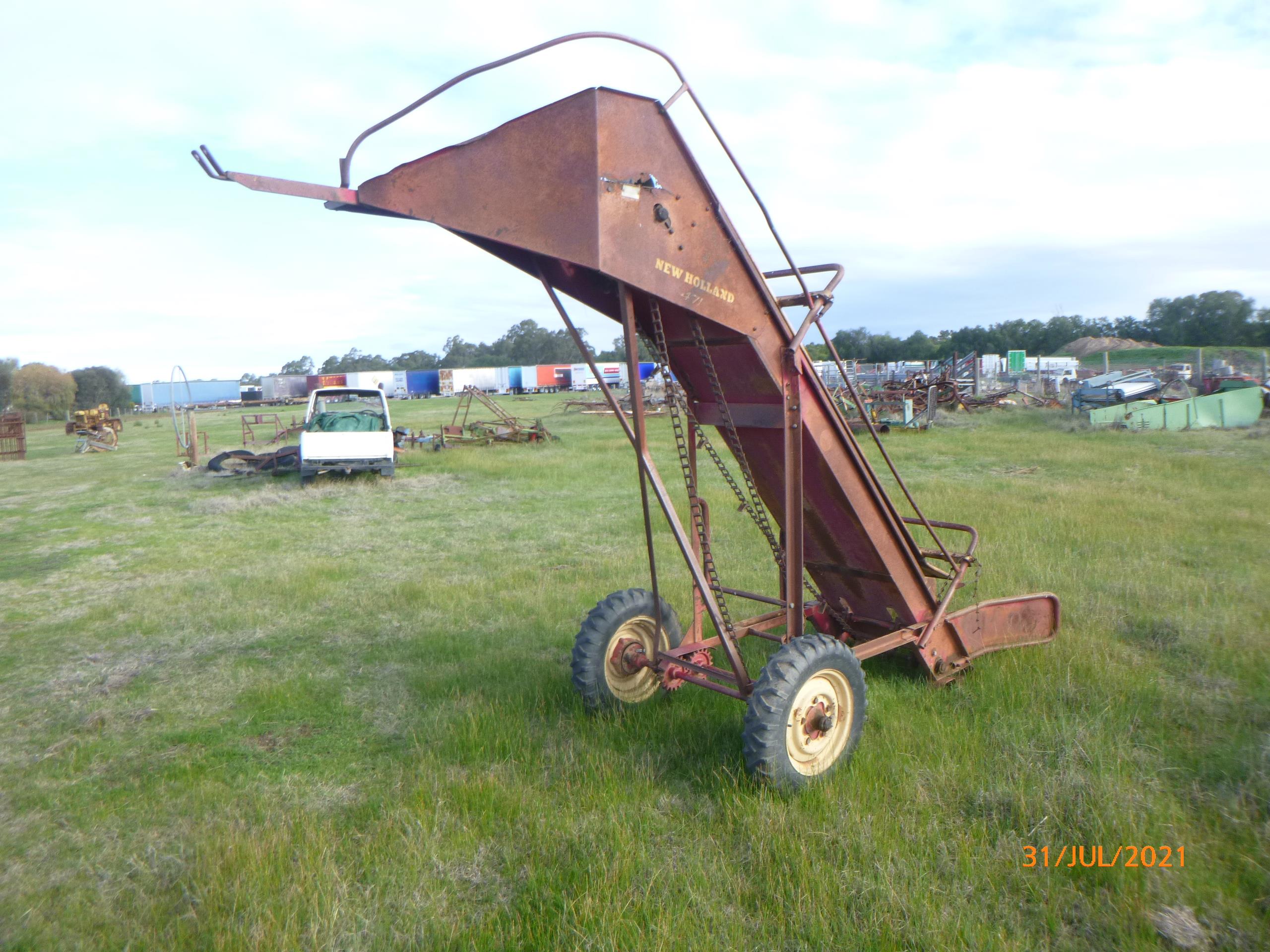 Hay Bale Lift Hay Elevator Conyevor Belt & 4 Bales | Croesgoch Farm